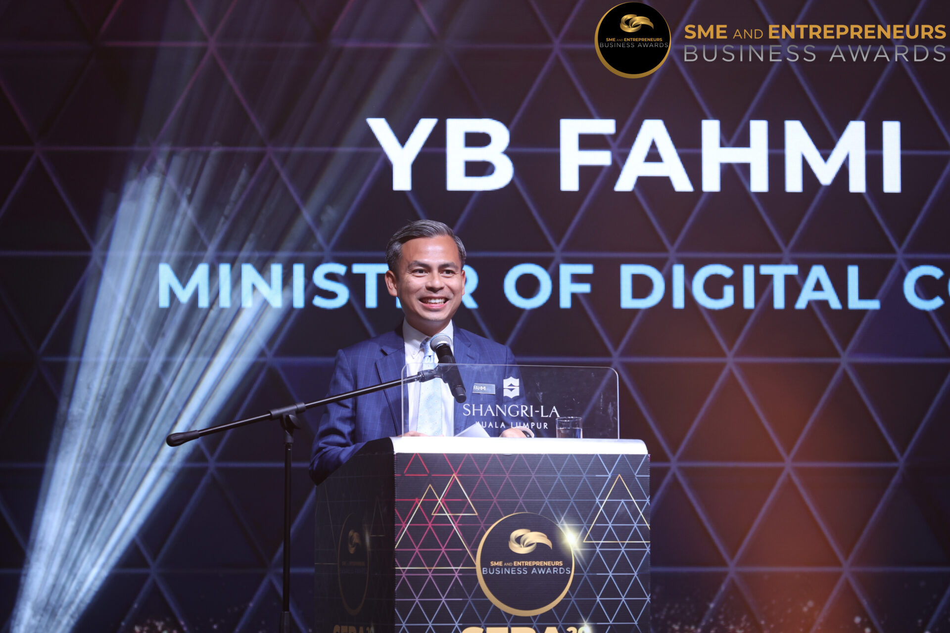 YB FAHMI FADZIL ACKNOWLEDGES CELEBRITIES WAWA ZAINAL, AERIL ZAFREL & AC ...