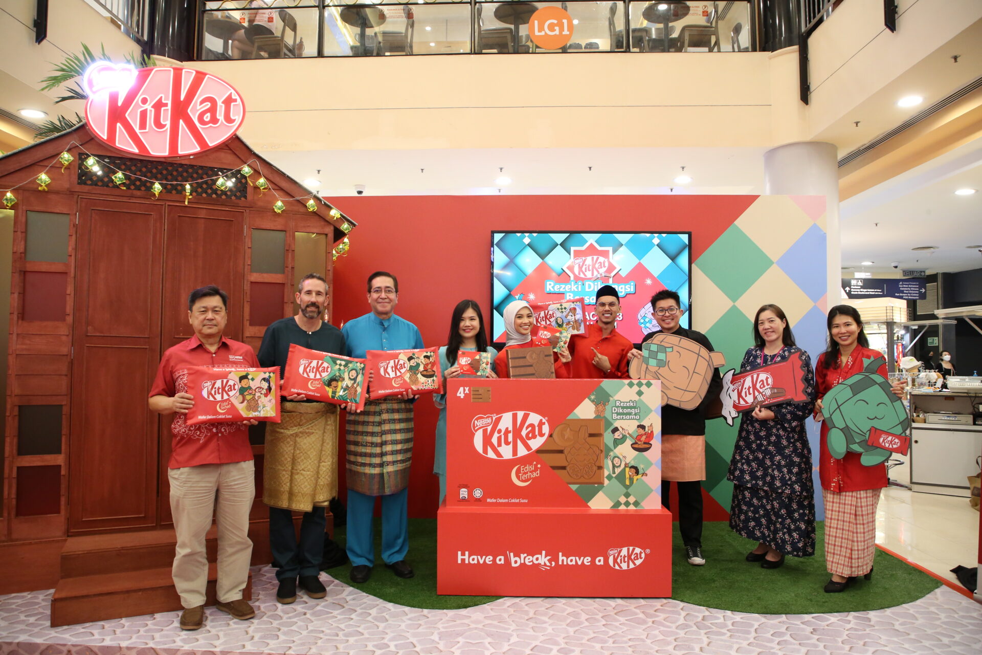 KITKAT® LAUNCHES FIRST EVER KETUPAT-STAMPED CHOCOLATE IN CONJUNCTION ...